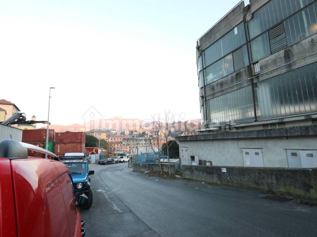 Capannone via Castel Morrone, Genova, Rif. 108228321 - Immobiliare.it