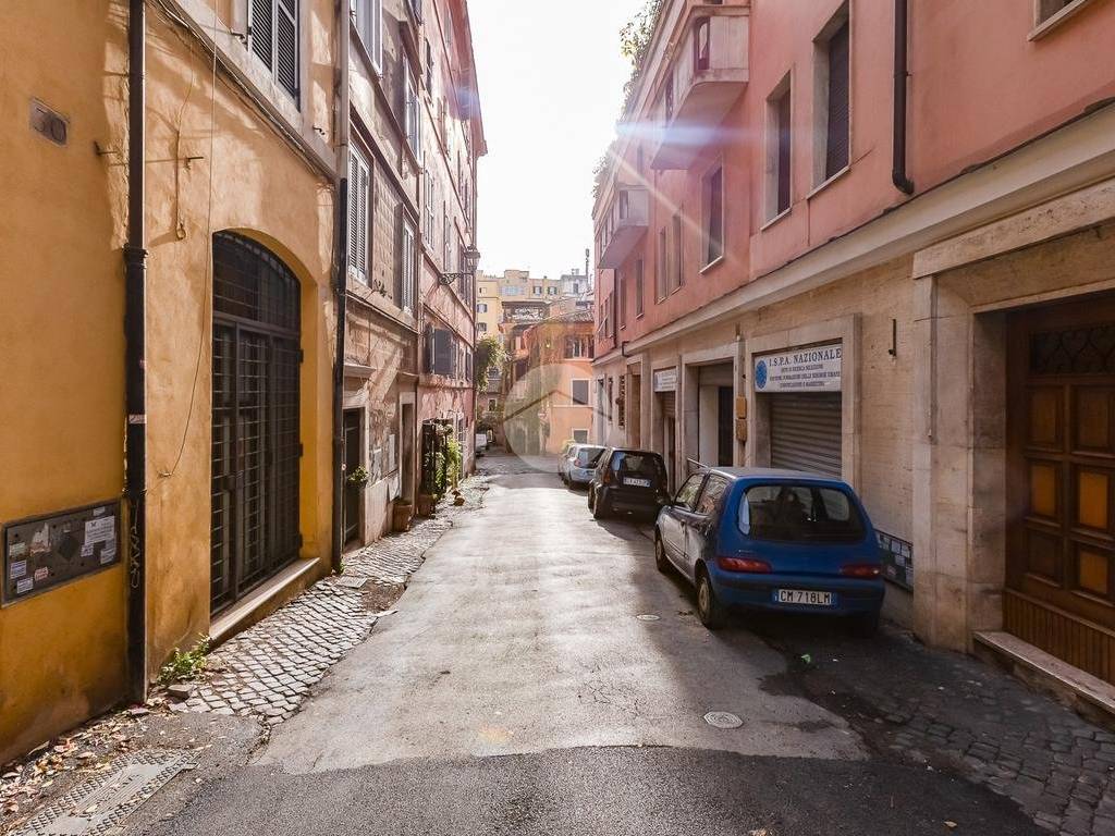 Vendita Appartamento Roma. Quadrilocale in via di Sant'Agata dei Goti ...