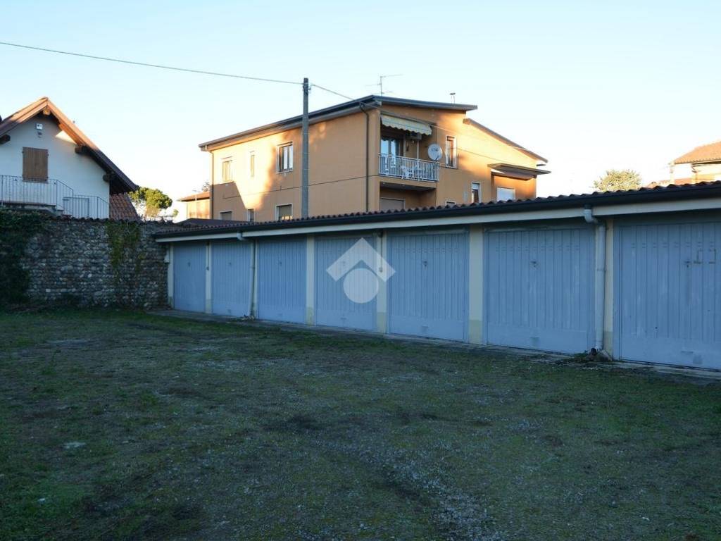 Garage - Box Corsello box via gramsci, Capriate San Gervasio, Rif ...