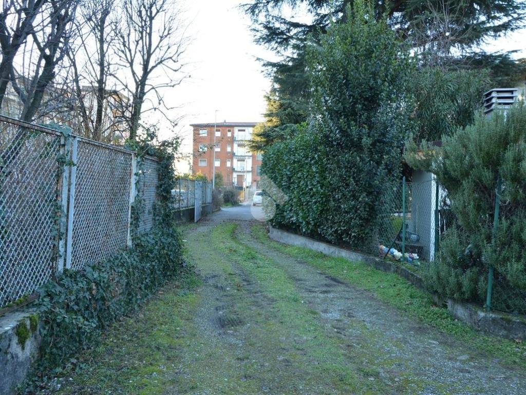 Garage - Box Corsello box via gramsci, Capriate San Gervasio, Rif ...