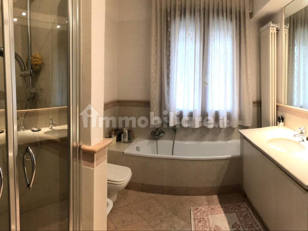 Vendita Villa bifamiliare in via Mantova 3 Padova. Ottimo stato, posto ...