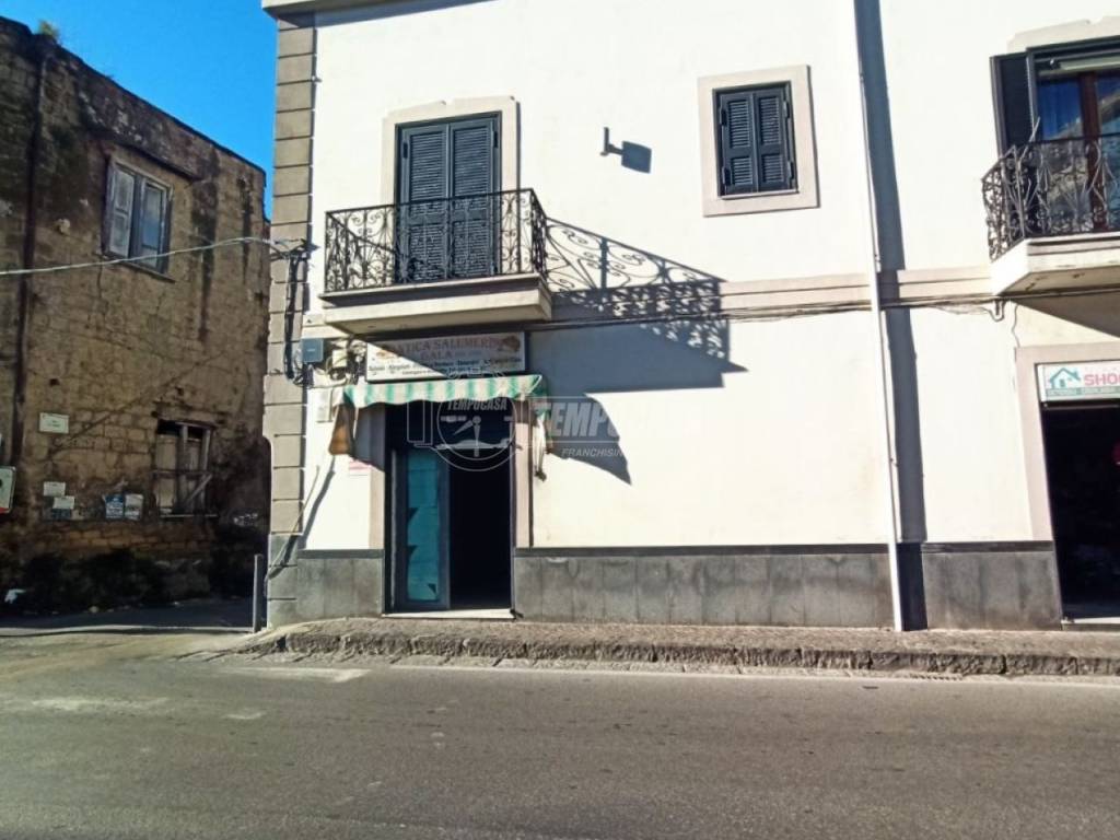 Locale commerciale via Aviere Mario Pirozzi, Giugliano in Campania, Rif ...