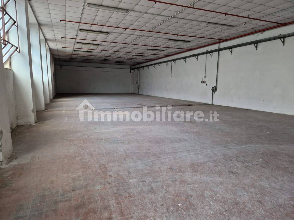 Locale commerciale via della Formica, Roma, Rif. 108396297 - Immobiliare.it