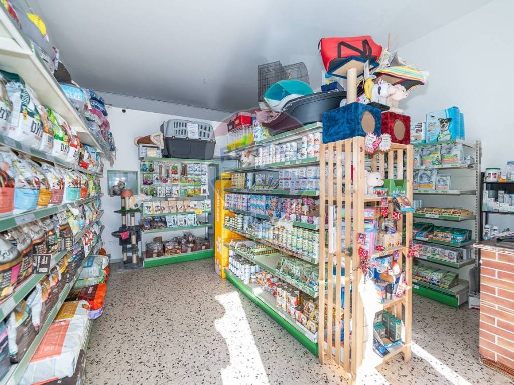 Negozio - Locale commerciale via Umberto 326, San Pietro Clarenza, Rif ...