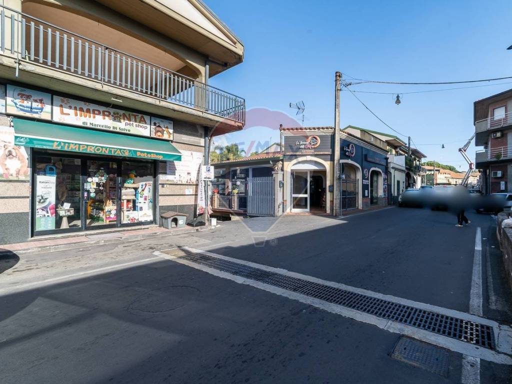 Negozio - Locale commerciale via Umberto 326, San Pietro Clarenza, Rif ...