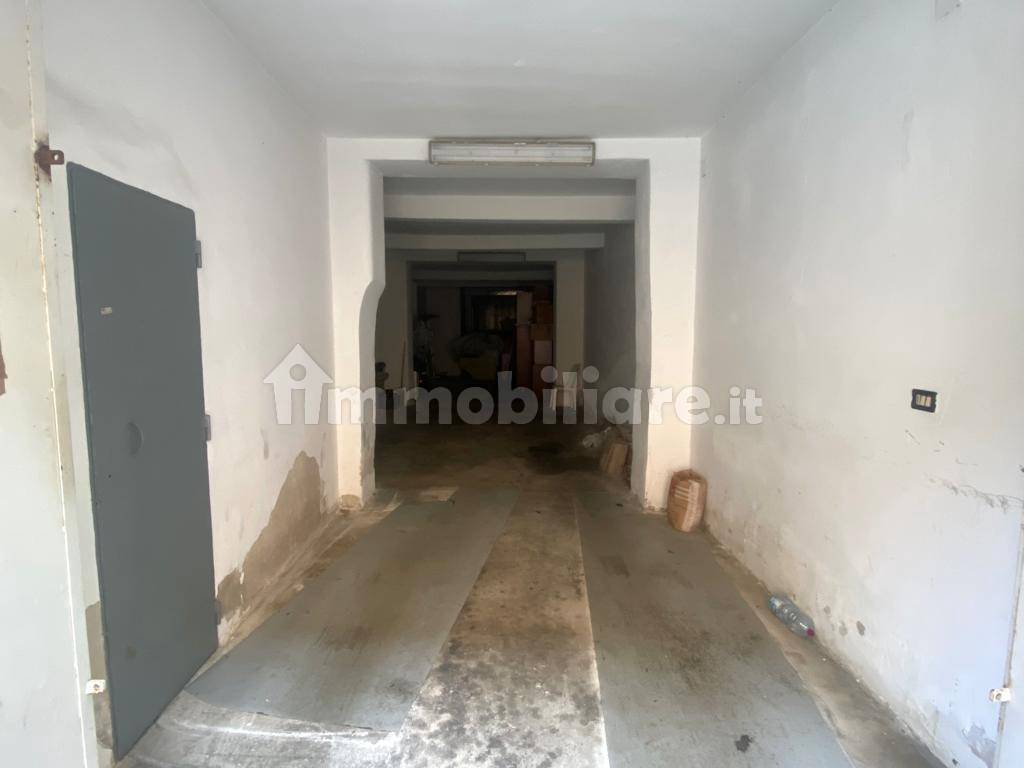 Magazzino - Deposito via Filippo Corazza, Palermo, Rif. 108494051 - Immobiliare.it
