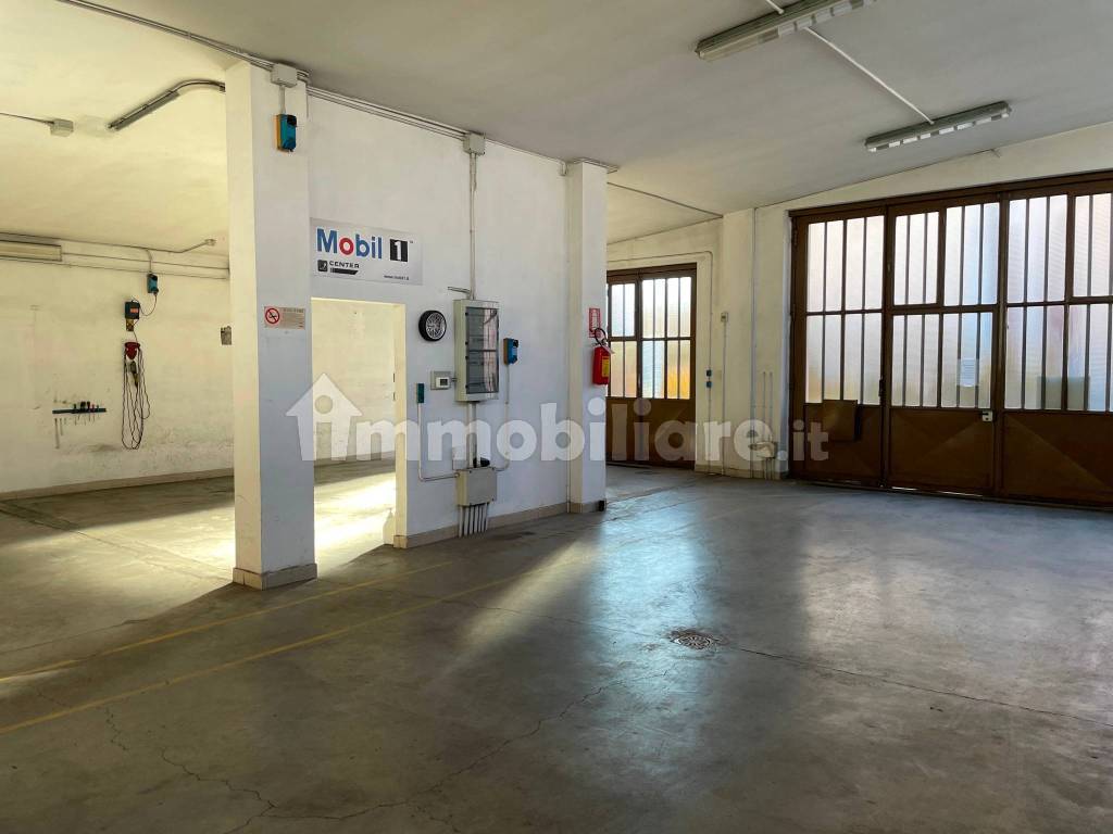 Magazzino - Deposito via Bassano 2, Cuneo, Rif. 108495981 - Immobiliare.it