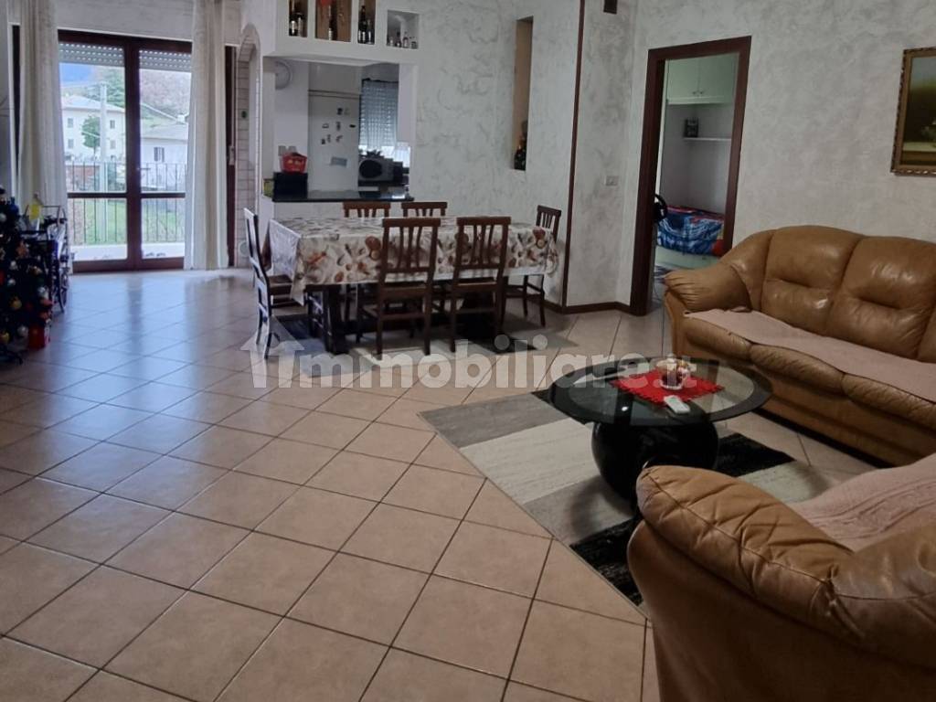 Vendita Appartamento Perugia. Trilocale in Strada Tiberina Nord 373/E ...