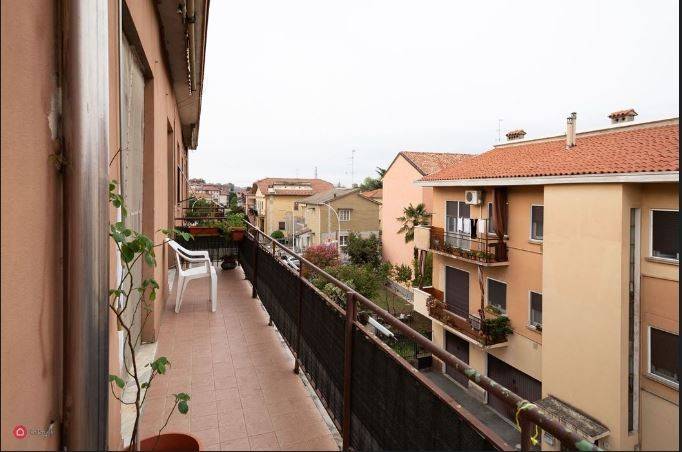 Trilocale via Campania, Crosione, Pavia