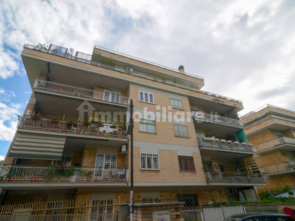 Vendita Appartamento in via Virginia Agnelli 47. Roma. Da ristrutturare ...
