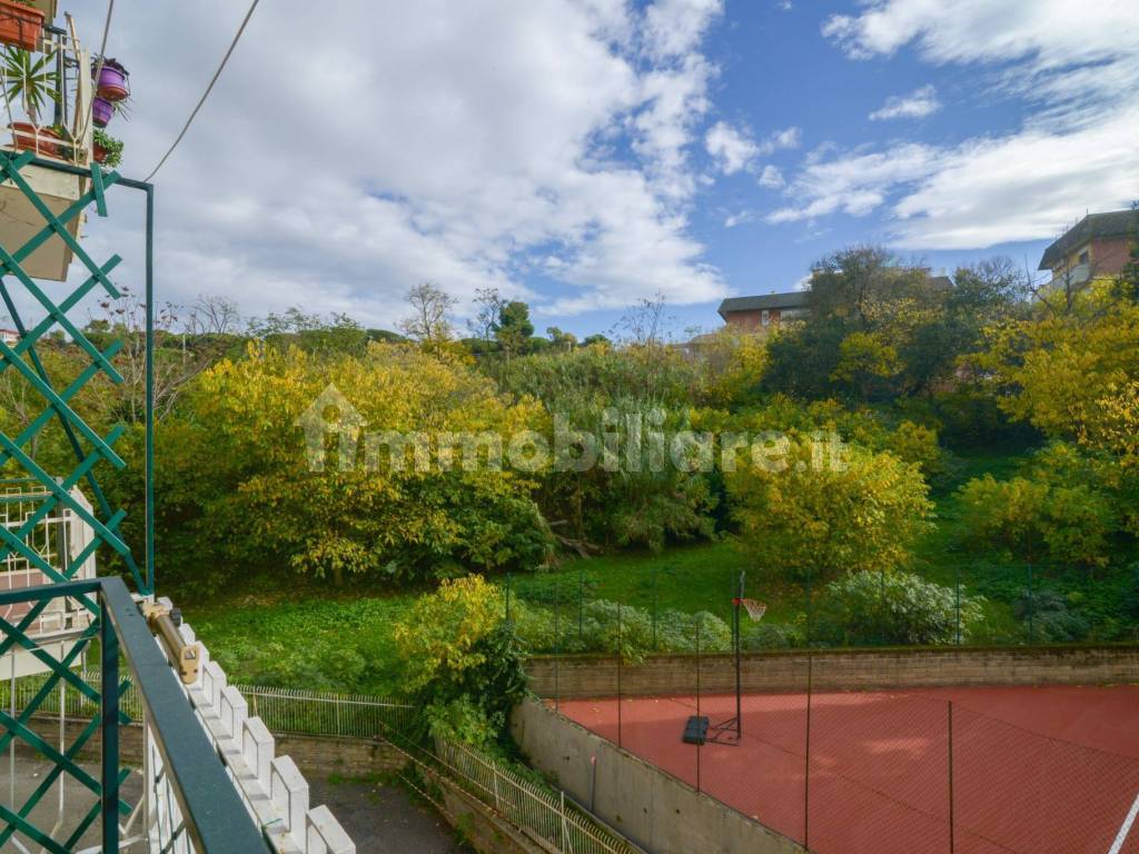 Vendita Appartamento in via Virginia Agnelli 47. Roma. Da ristrutturare ...