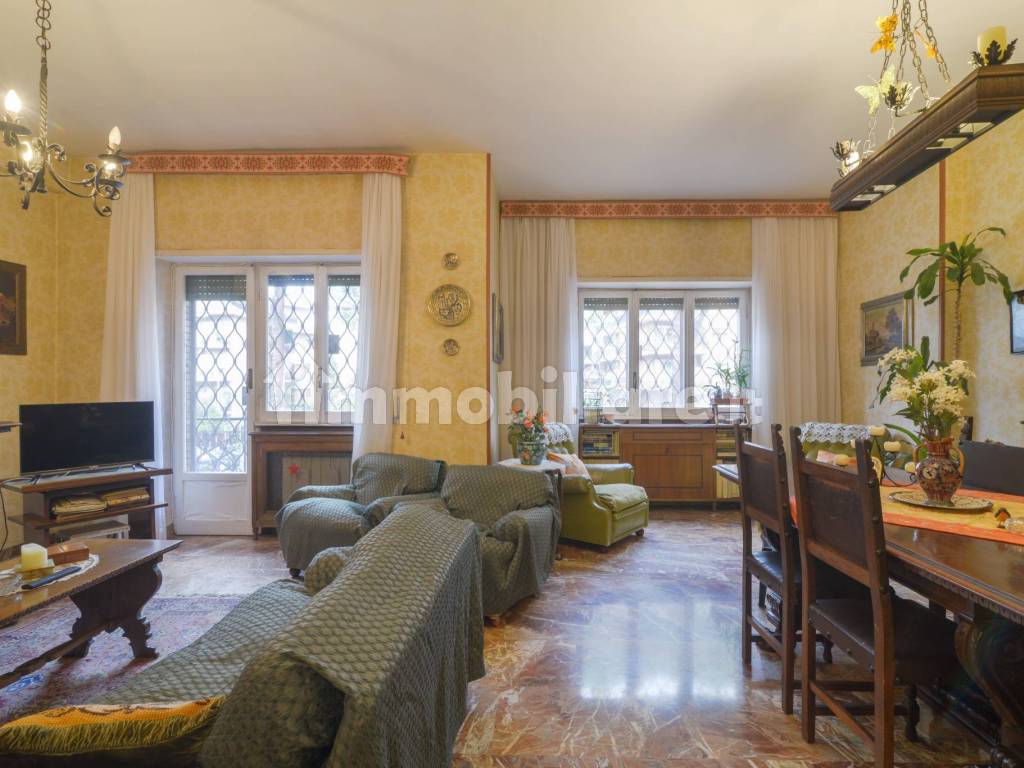 Vendita Appartamento in via Virginia Agnelli 47. Roma. Da ristrutturare ...