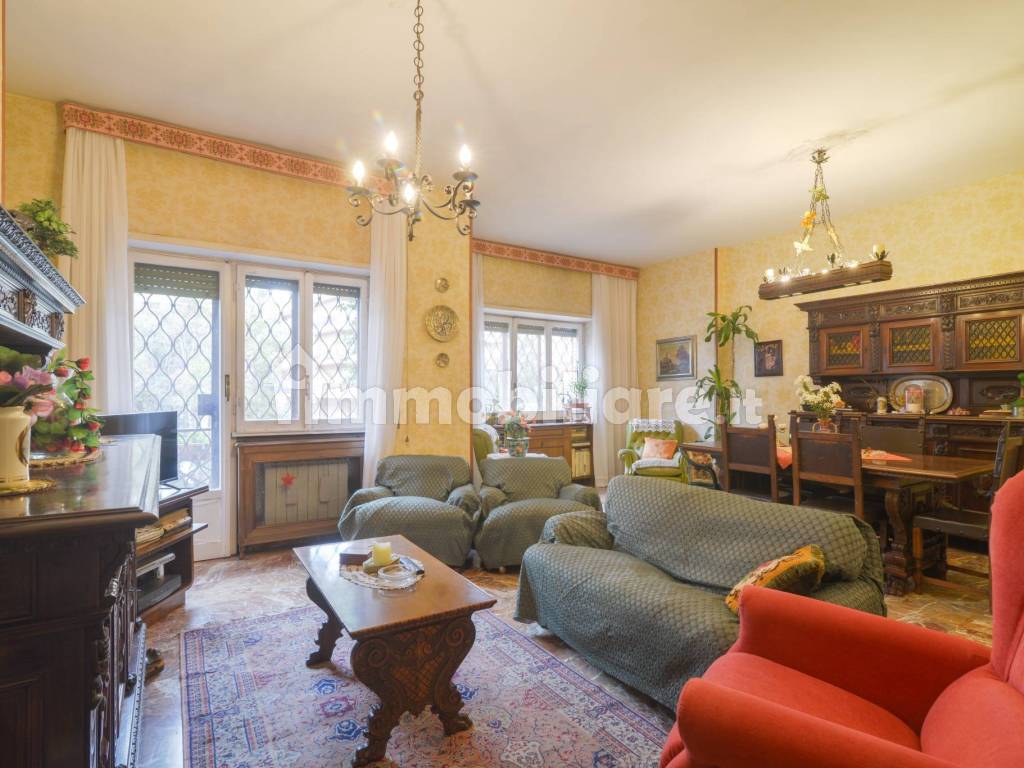 Vendita Appartamento in via Virginia Agnelli 47. Roma. Da ristrutturare ...