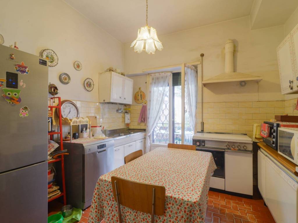 Vendita Appartamento in via Virginia Agnelli 47. Roma. Da ristrutturare ...