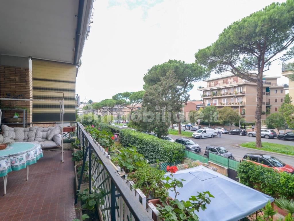 Vendita Appartamento in via Virginia Agnelli 47. Roma. Da ristrutturare ...