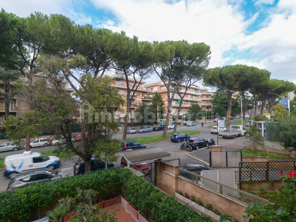 Vendita Appartamento in via Virginia Agnelli 47. Roma. Da ristrutturare ...