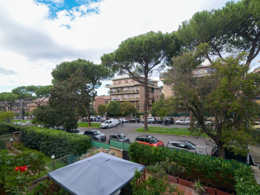 Vendita Appartamento in via Virginia Agnelli 47. Roma. Da ristrutturare ...