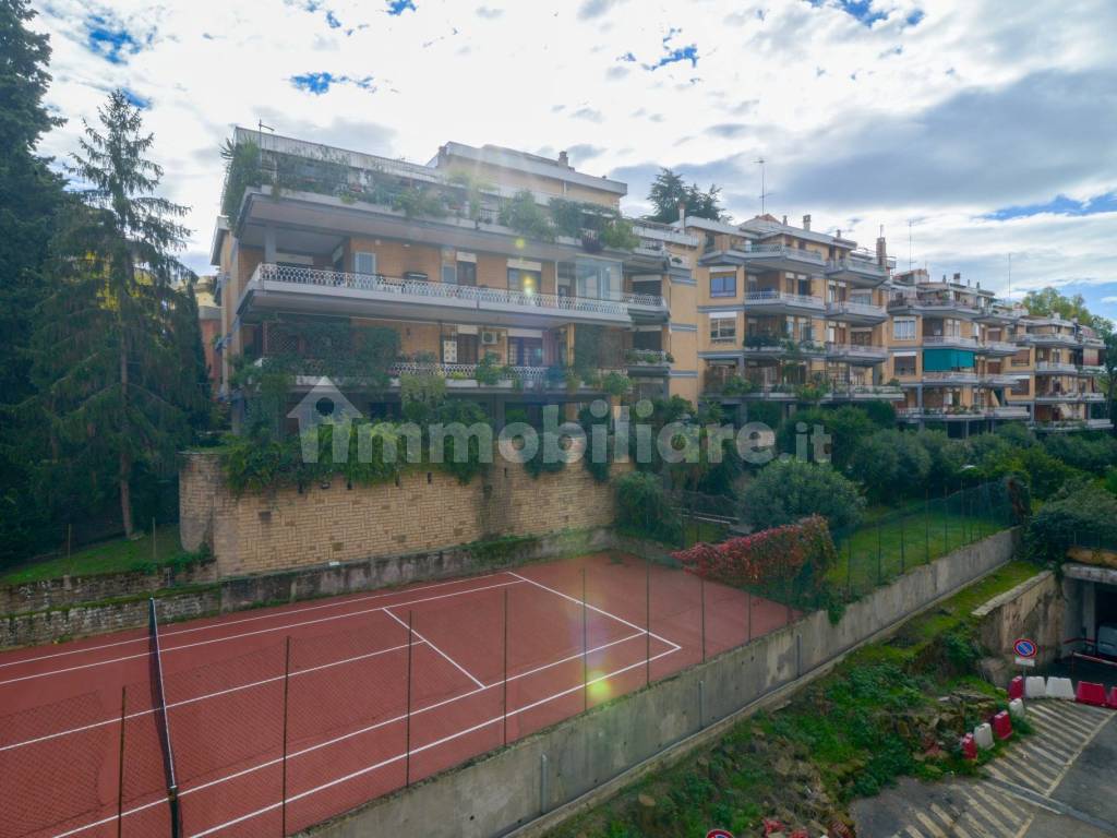 Vendita Appartamento in via Virginia Agnelli 47. Roma. Da ristrutturare ...