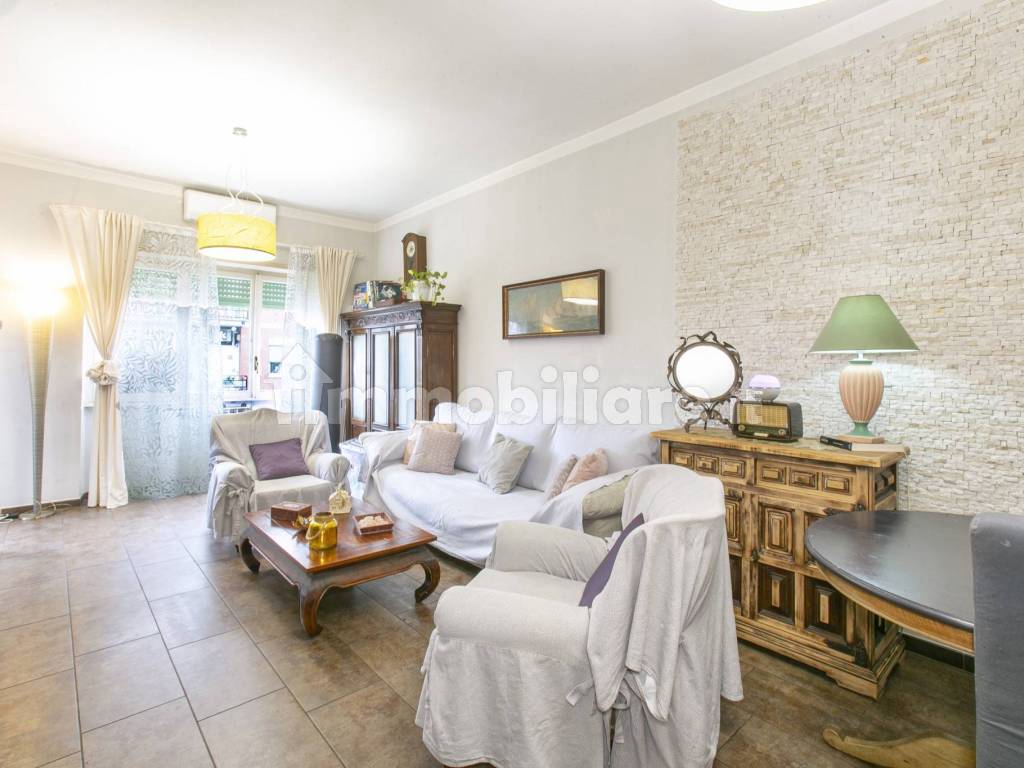 Vendita Appartamento in via Acquaro. Roma. Buono stato, primo piano ...