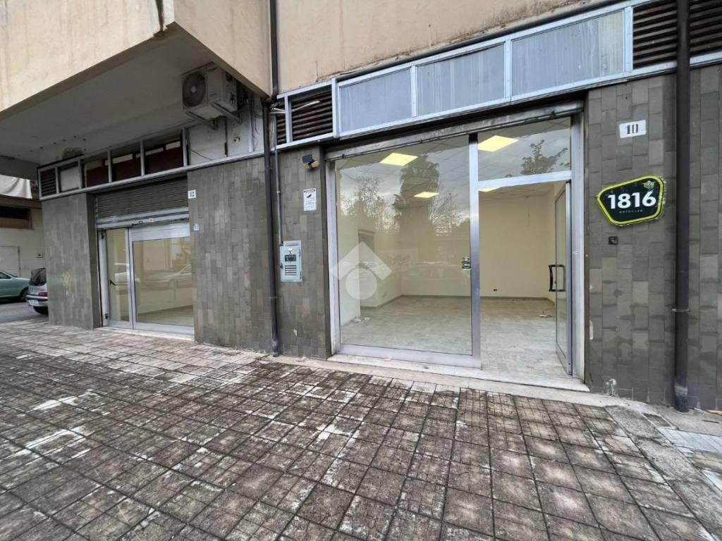 Locale commerciale via Edoardo e Mario Cristofaro 1, Cosenza, Rif ...