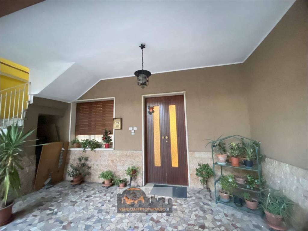 Sale Apartment Cologne. 3-room flat in via Mandola. Good condition, ground floor, parking space ...