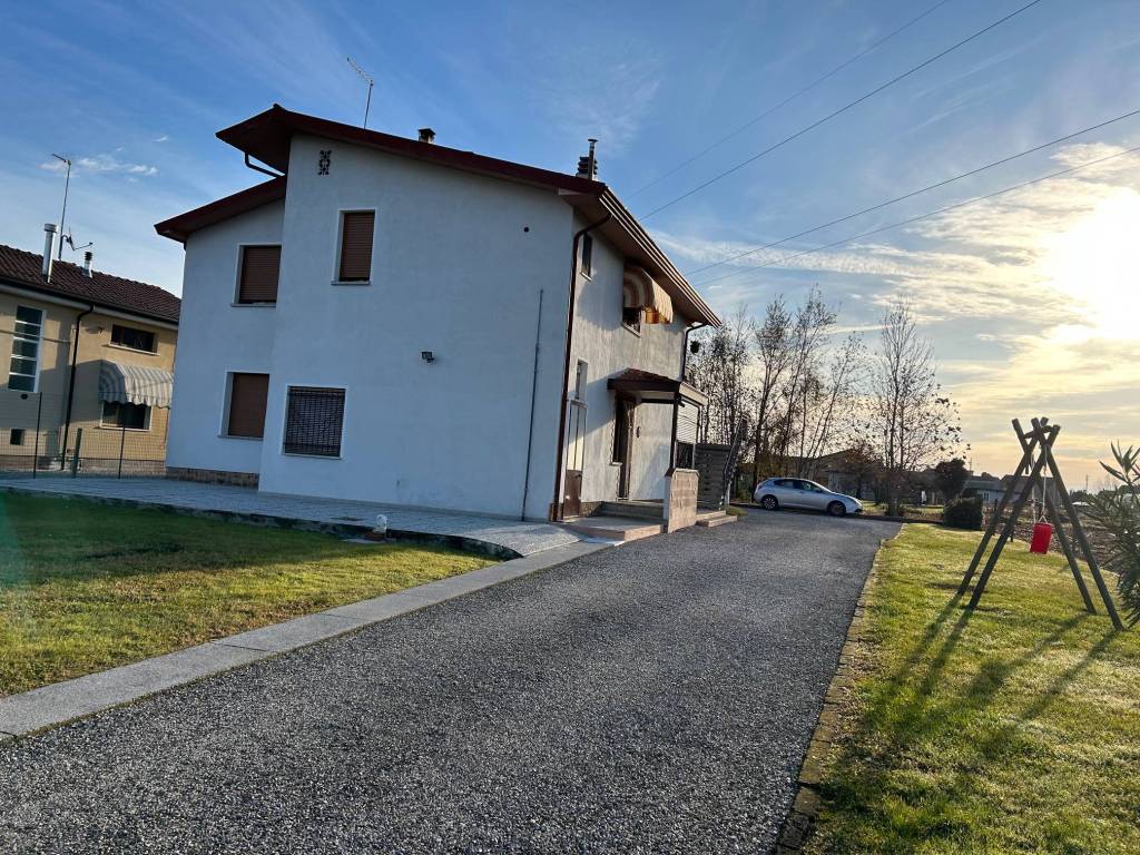 Vendita Villa unifamiliare Zoppola. Buono stato, posto auto, con ...