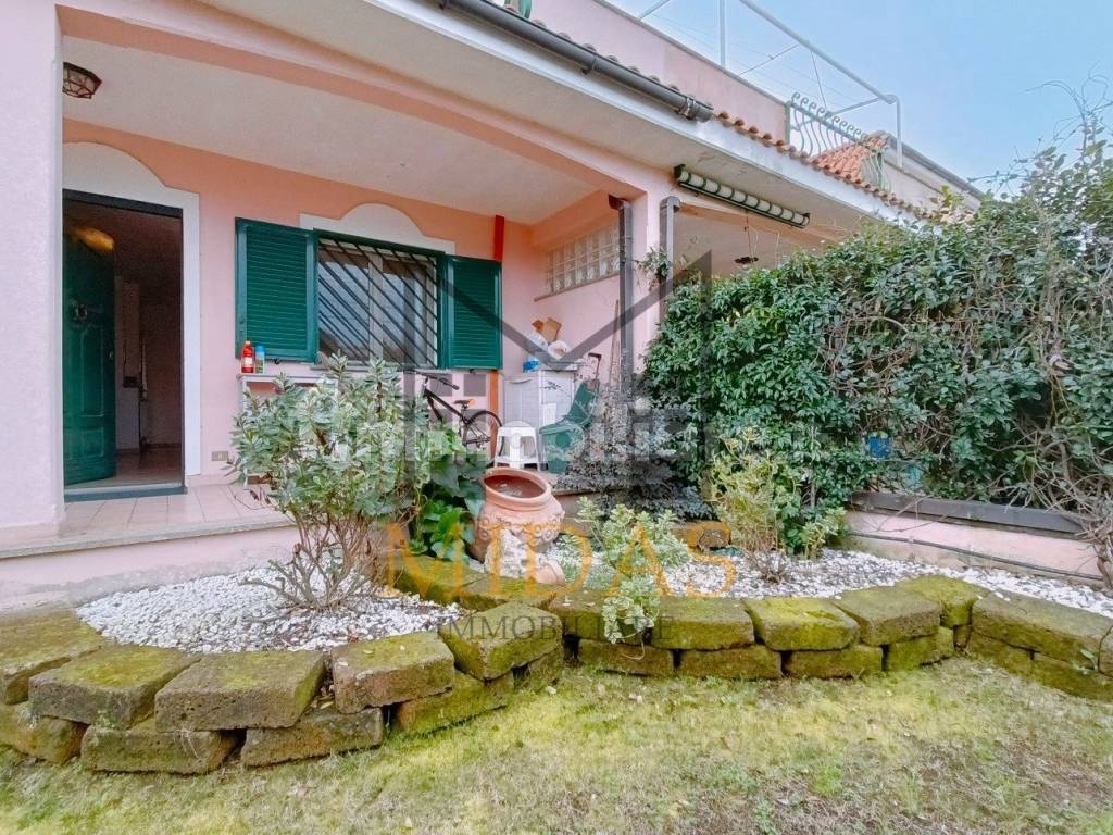 Vendita Villa plurifamiliare in viale Colle Romito Ardea. Buono stato ...