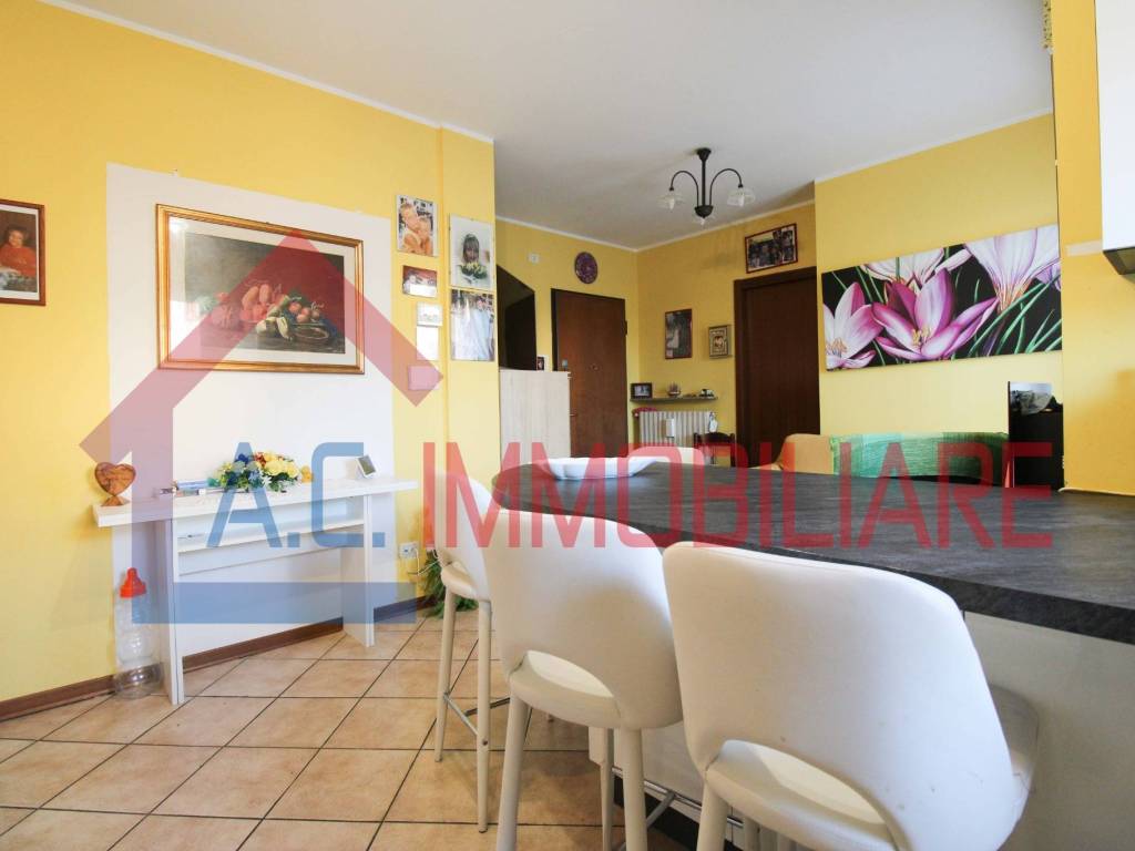 Vendita Appartamento Vergiate. Bilocale in via Felice Cavallotti. Buono ...