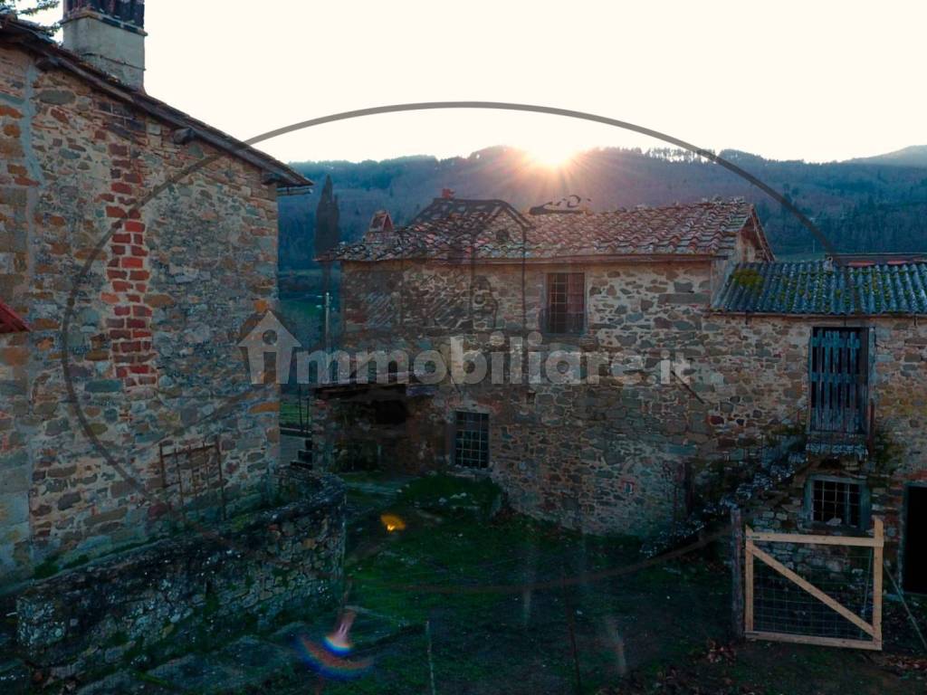 Vendita Rustico in via Case Sparse Greve in Chianti. Da ristrutturare ...