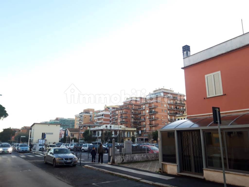 Vendita Attico in via Roma Pomezia. Buono stato, posto auto, con ...