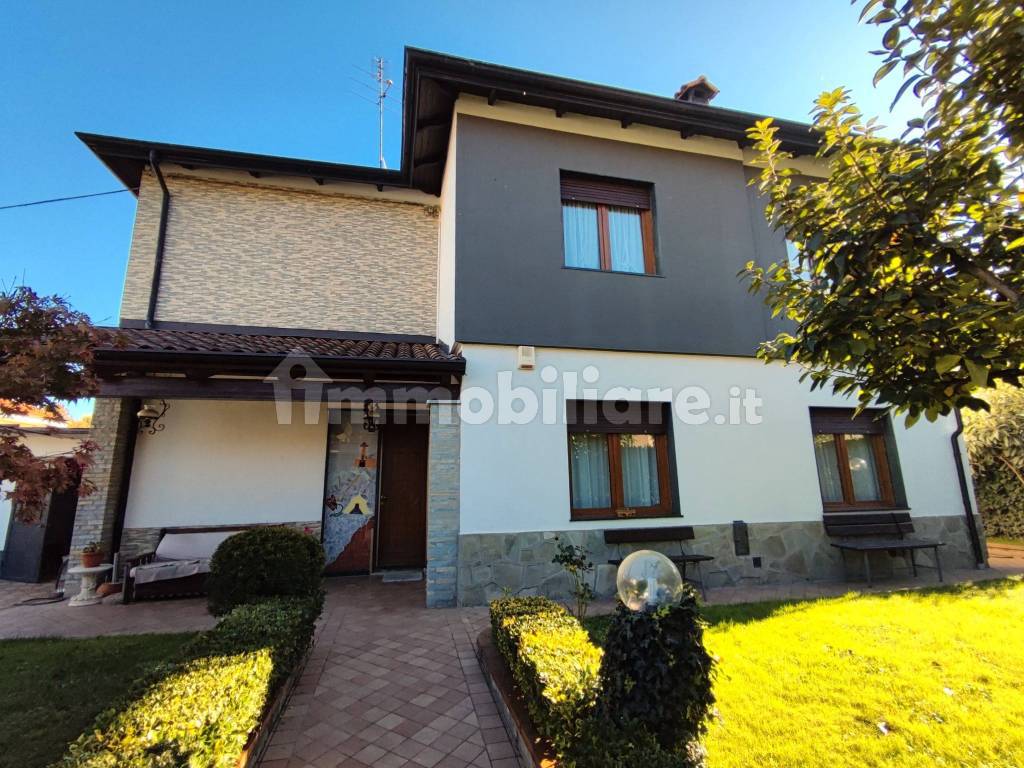 Sale Two-family villa in via Cavalier Pietro Sola 8 None. Good ...