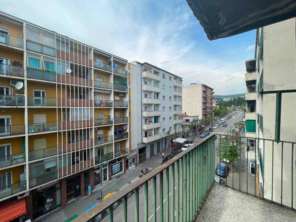 Vendita Appartamento Trieste. Quadrilocale in via Antonio Baiamonti 95. Buono stato, terzo piano ...