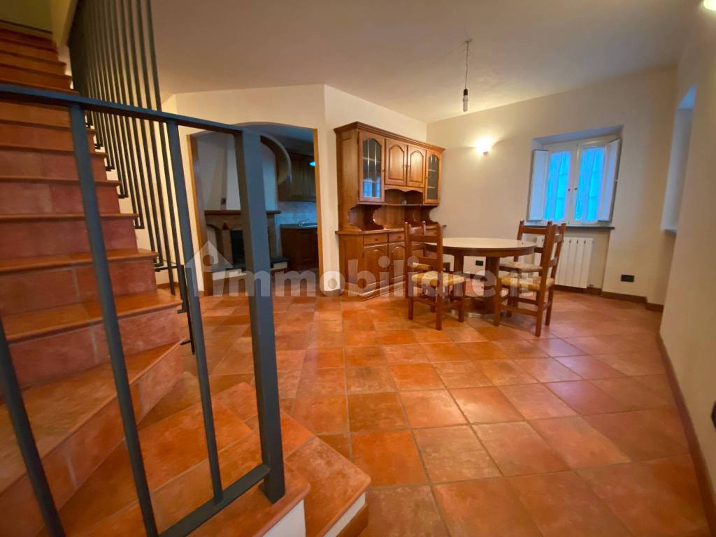 Affitto Terratetto unifamiliare in Strada Comunale per Fondagno Pescaglia. Buono stato, posto ...