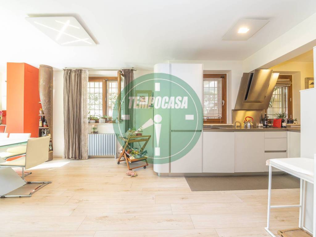 Vendita Appartamento Roma. Quadrilocale in viale Hugo Pratt. Ottimo stato, piano terra, posto ...