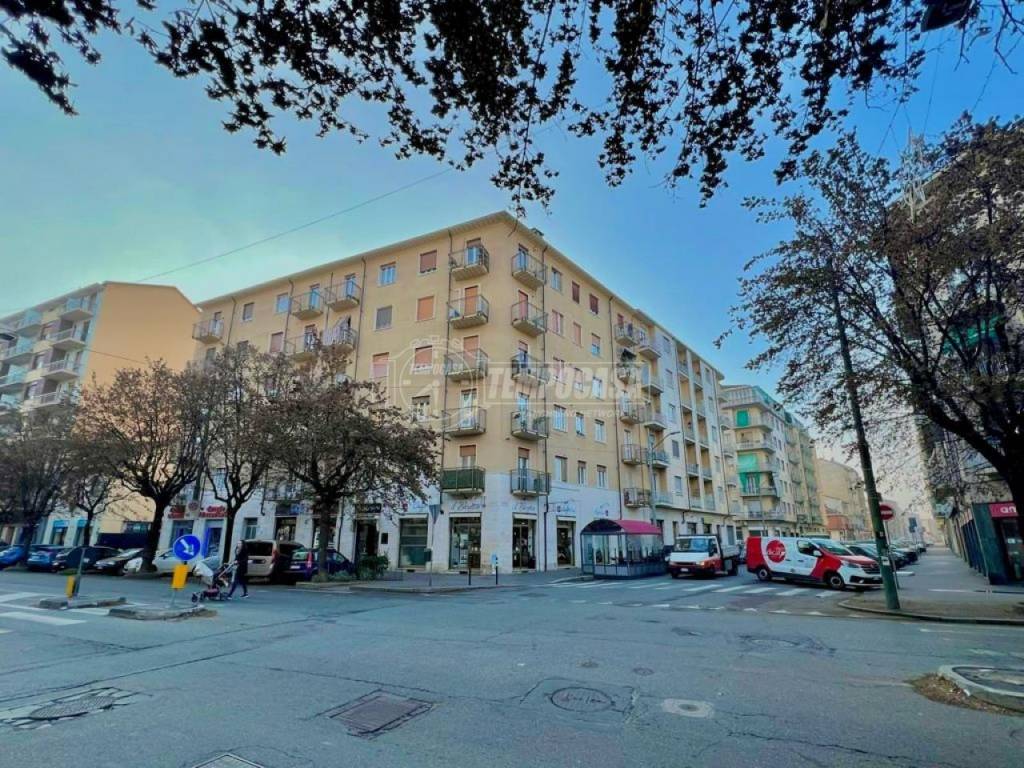 Vendita Appartamento Torino. Trilocale in via Borgaro 51. Ottimo stato ...