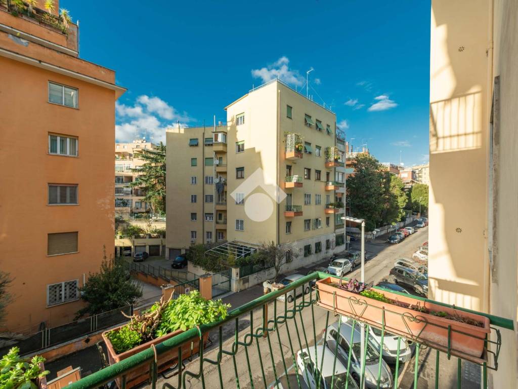 Vendita Appartamento Roma. Trilocale in via Collalto Sabino 124. Buono ...