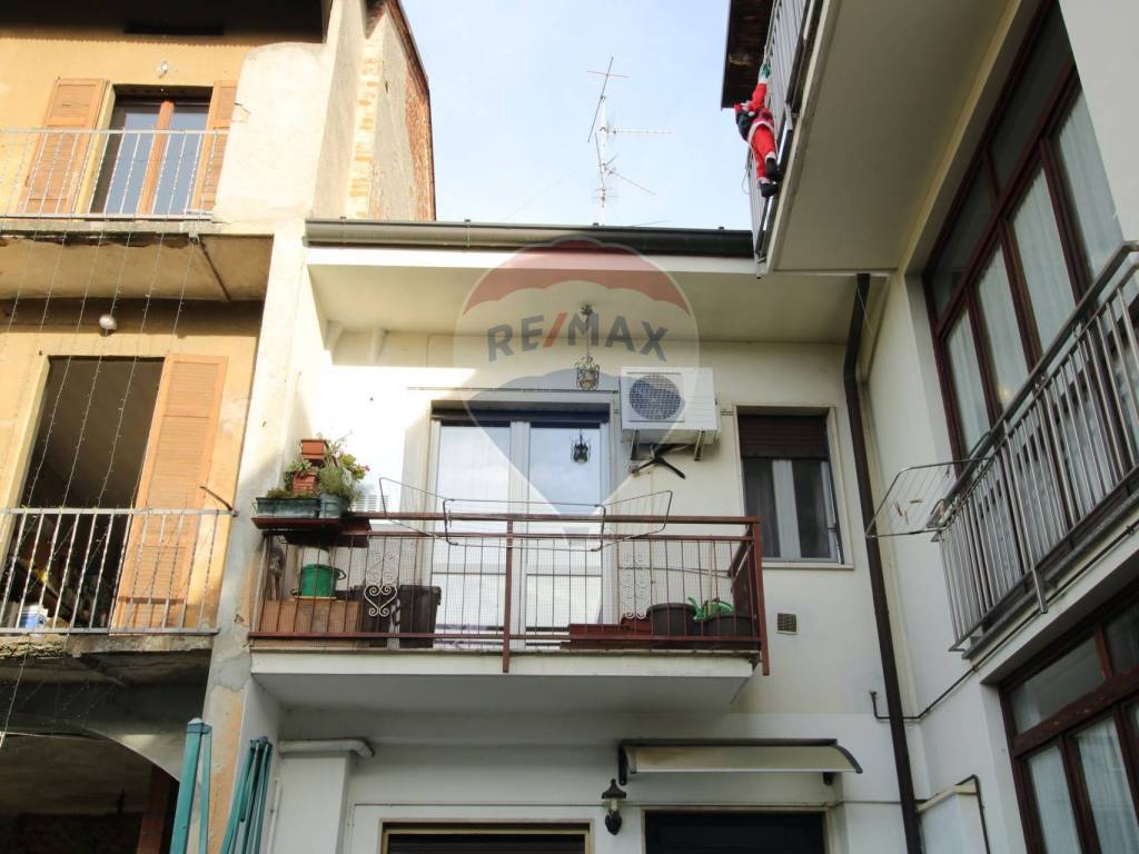 Vendita Appartamento Bregnano. Bilocale in via Edmondo De Amicis 12 ...
