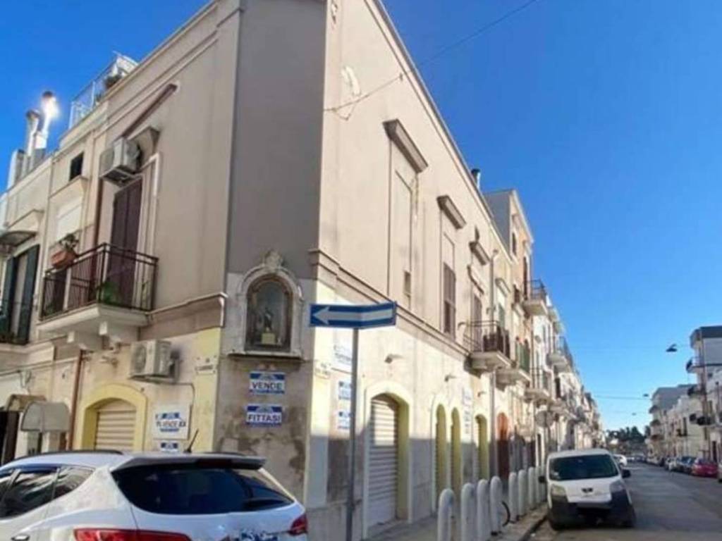 Locale commerciale via Giosue Carducci, 58, Mola di Bari, Rif. 108856919 - Immobiliare.it