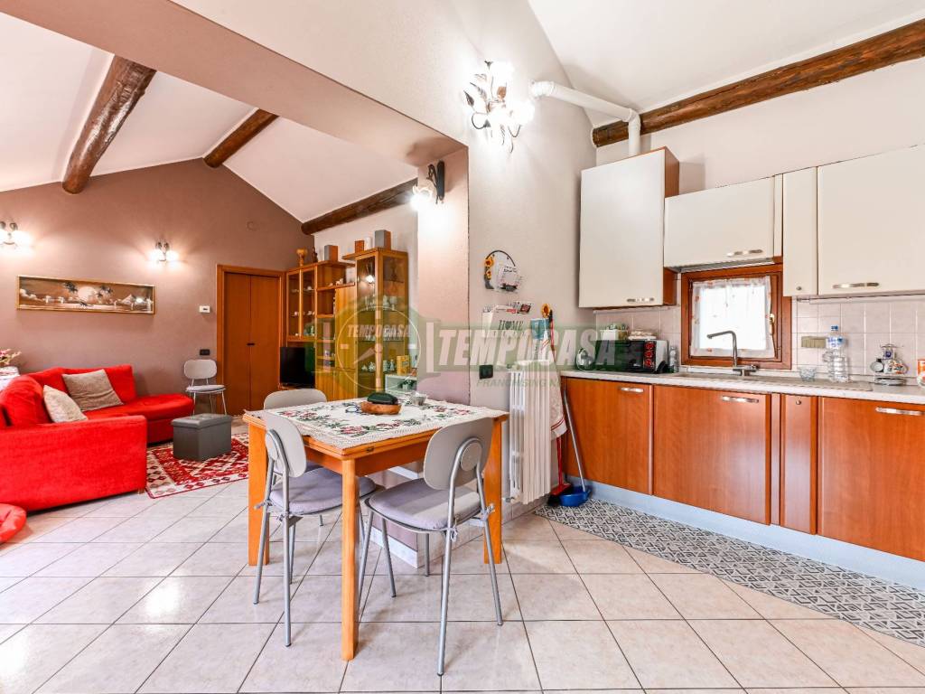 Vendita Appartamento Vimercate. Trilocale in via della Rimembranza 15. Buono stato, secondo ...