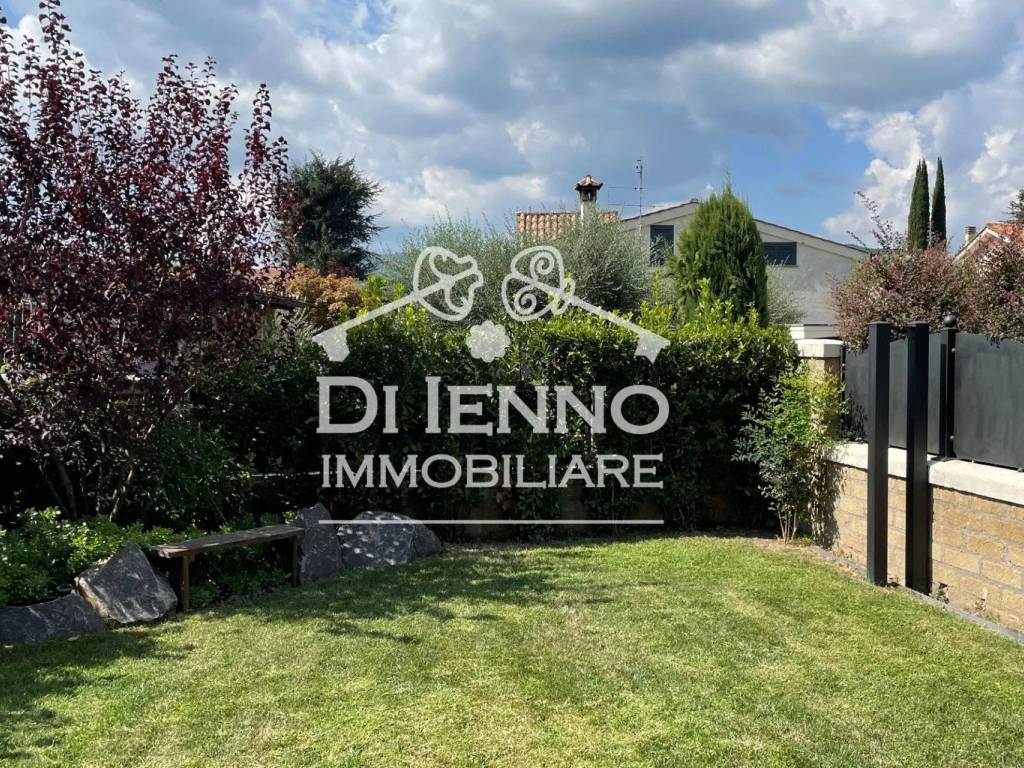 Vendita Villa a schiera in via San Pietro Trevignano Romano. Ottimo ...