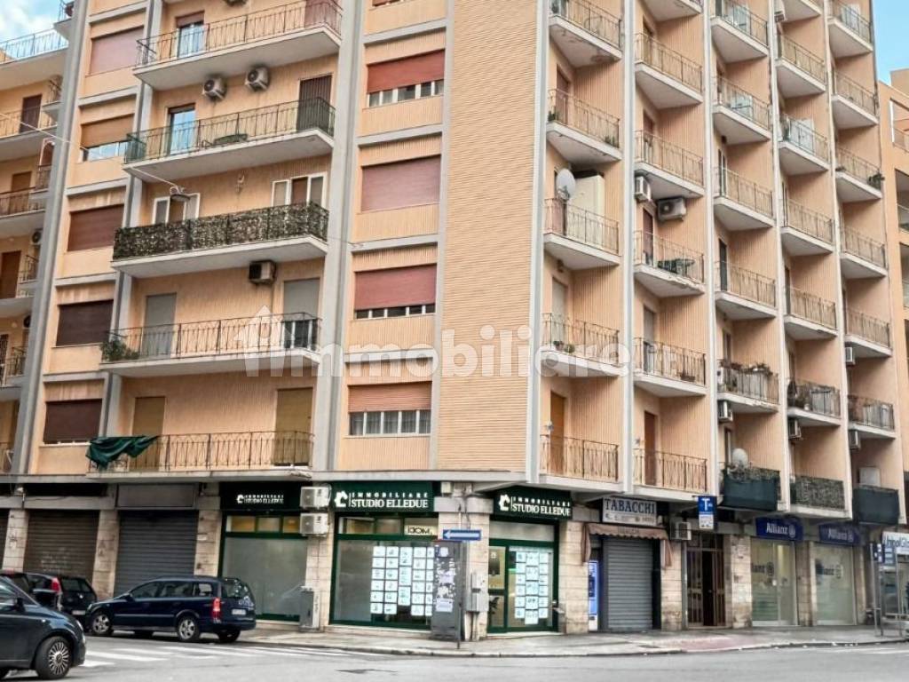 Vendita Appartamento Bari. Trilocale in via Brigata Regina , 1/i. Da ...