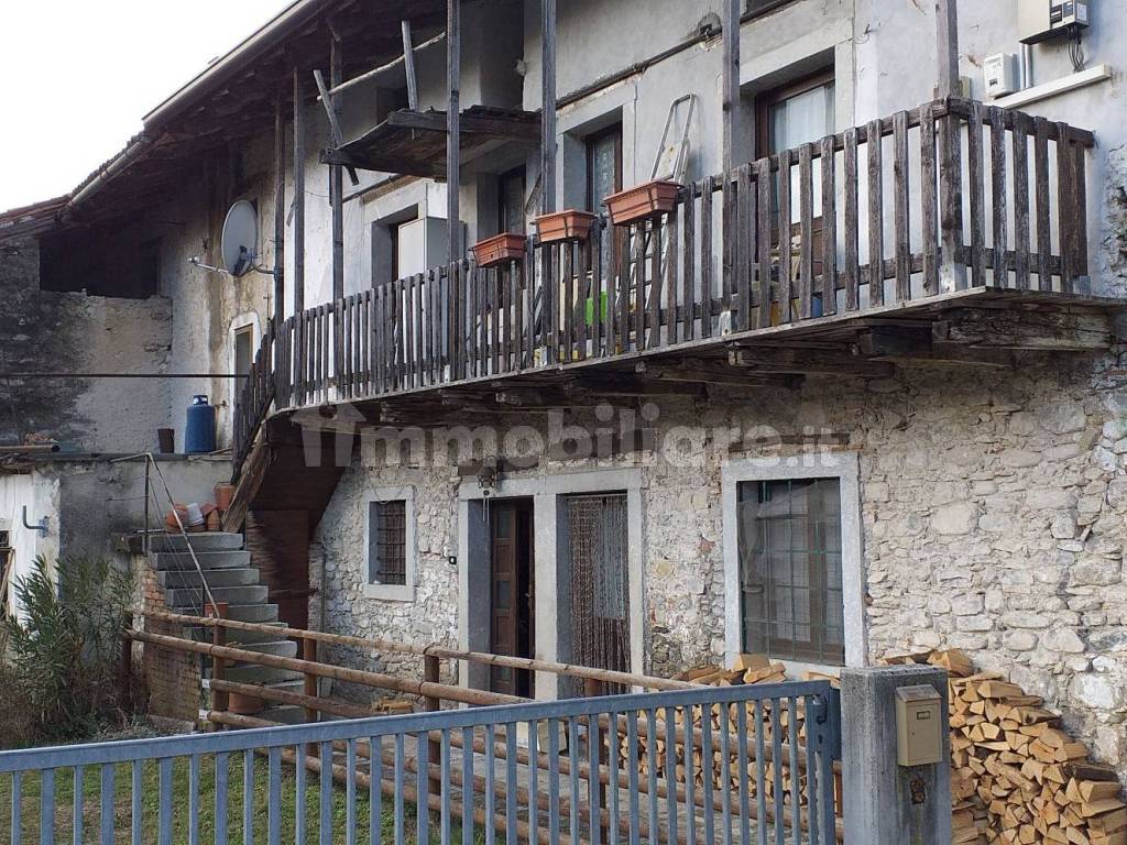 Vendita Terratetto plurifamiliare in via Castello 20 Torreano. Buono ...