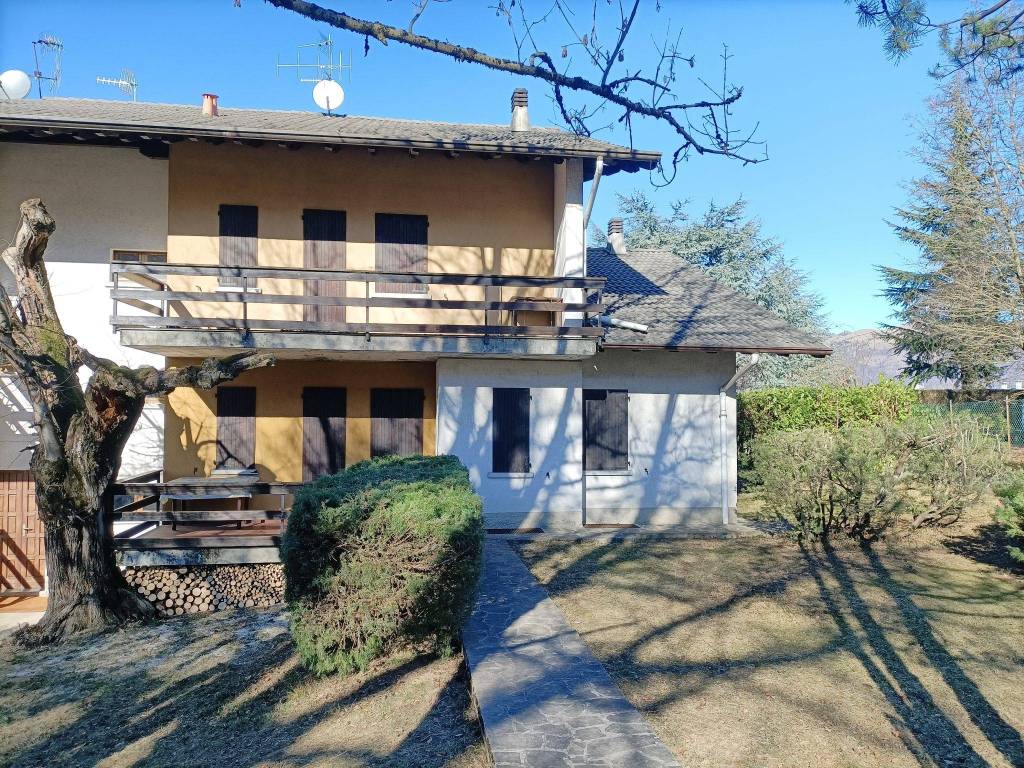 Vendita Appartamento Leffe. Trilocale in via Monte Croce 85. Buono ...