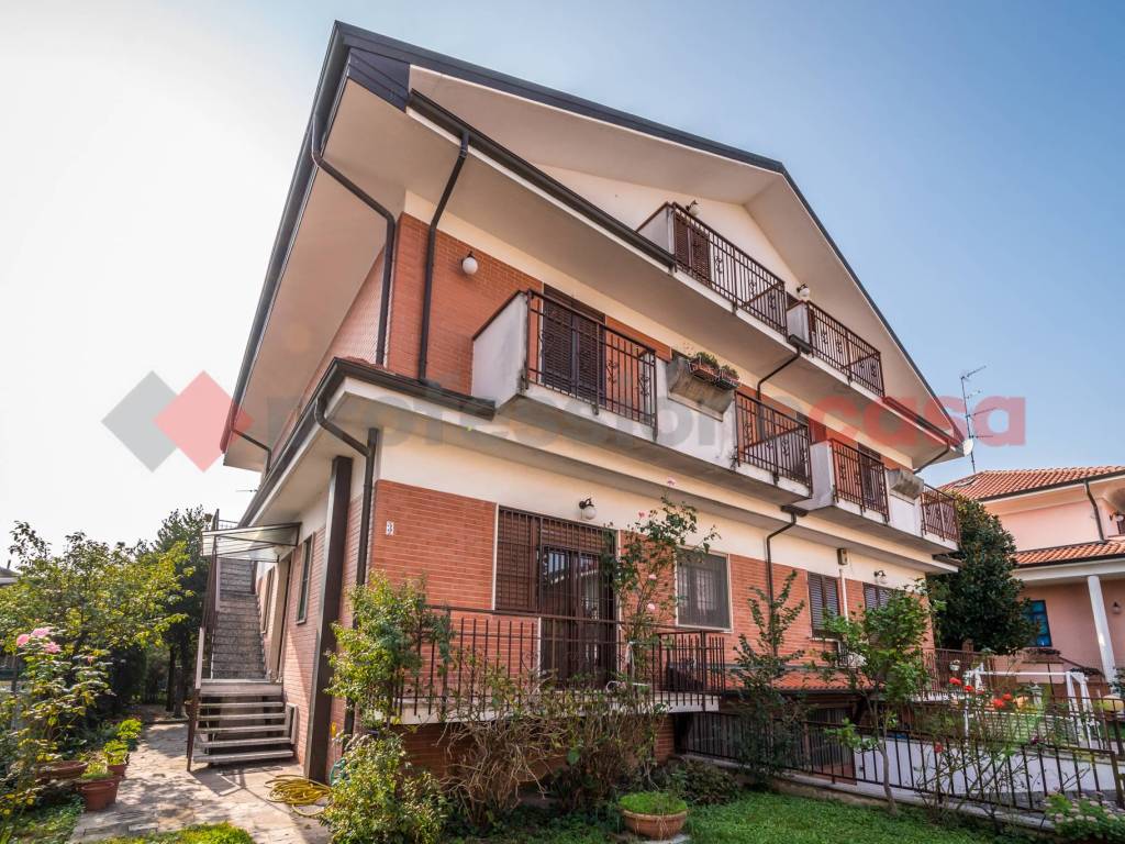 Sale Two-family villa in via Bisceglie Milan. Good condition, parking ...