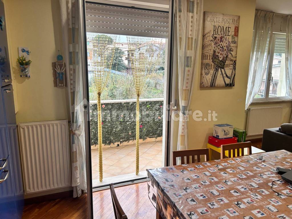 Vendita Appartamento Albano Laziale. Bilocale in via Abetonia 9. Buono ...