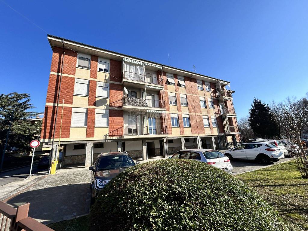 Vendita Appartamento in via Carlo Benzi 3. Asti. Da ristrutturare ...