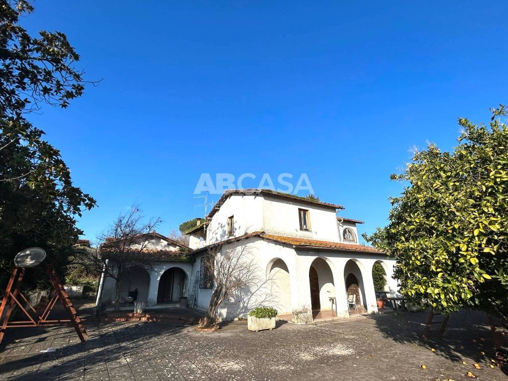 Vendita Villa unifamiliare in via Pratolungo Velletri. Da ristrutturare ...