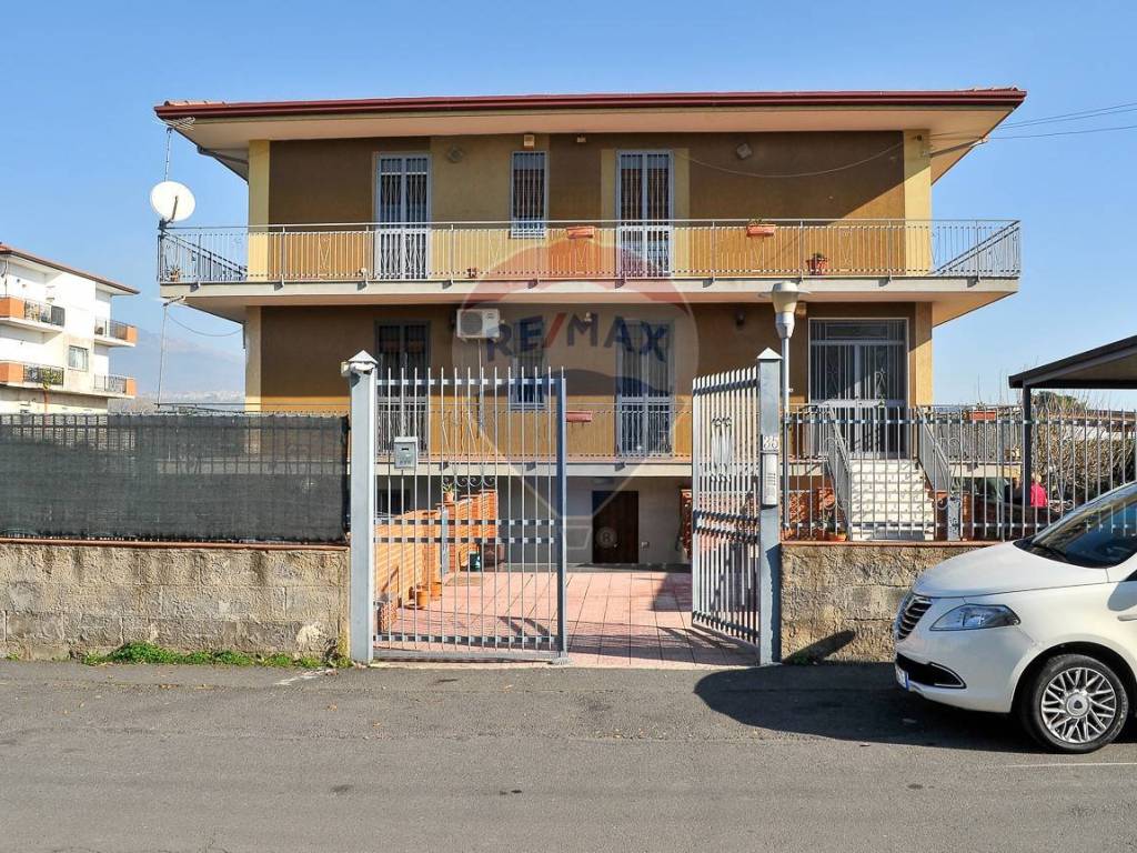 Vendita Terratetto plurifamiliare in via dell'Elba 35 Belpasso. Buono ...