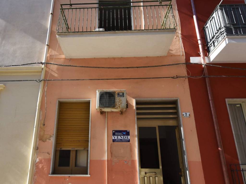 Vendita Terratetto unifamiliare in via Mario Rapisardi Avola. Buono ...