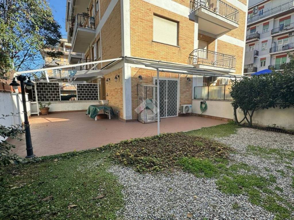 Affitto Appartamento Roma. Trilocale in via Tommaso Silvestri 20. Buono ...